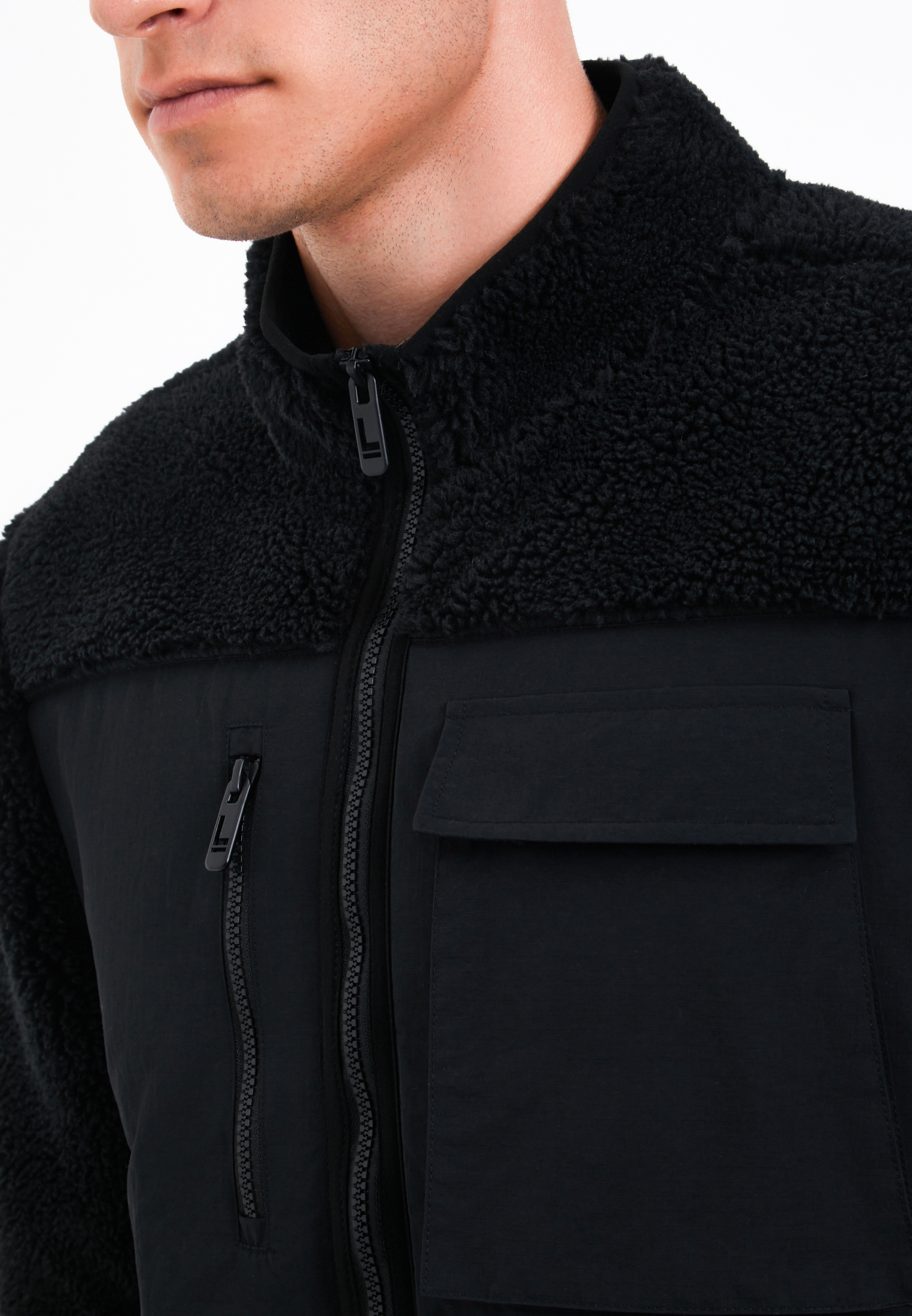 Черная мужская куртка 890-4208-2402